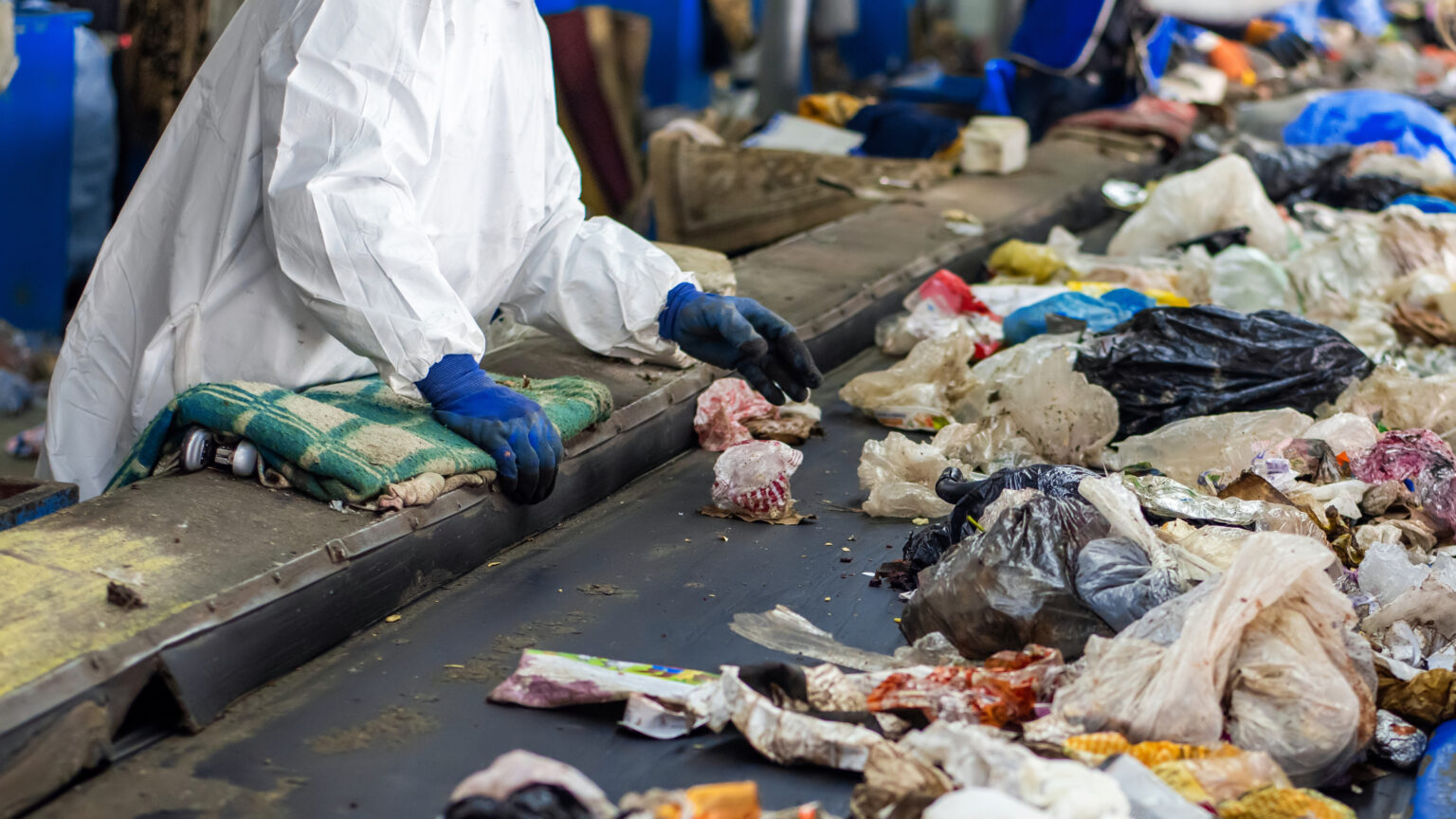 Estopas e trapos contaminados: por que não podem ir para o lixo comum e ...
