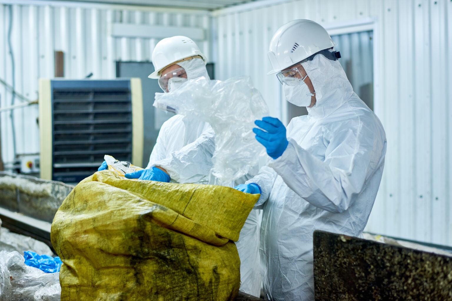 Resíduo de laboratório de análises clínicas: o que é infectante e o que ...